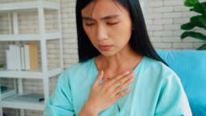 Gêne dans la gorge : causes et solutions naturelles
